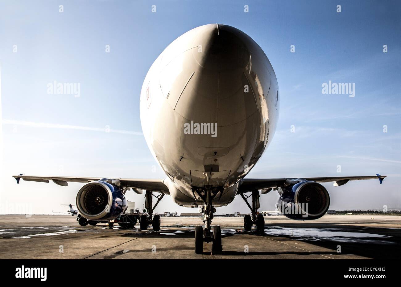 Runway airport tarmac asphalt hi-res stock photography and images - Alamy