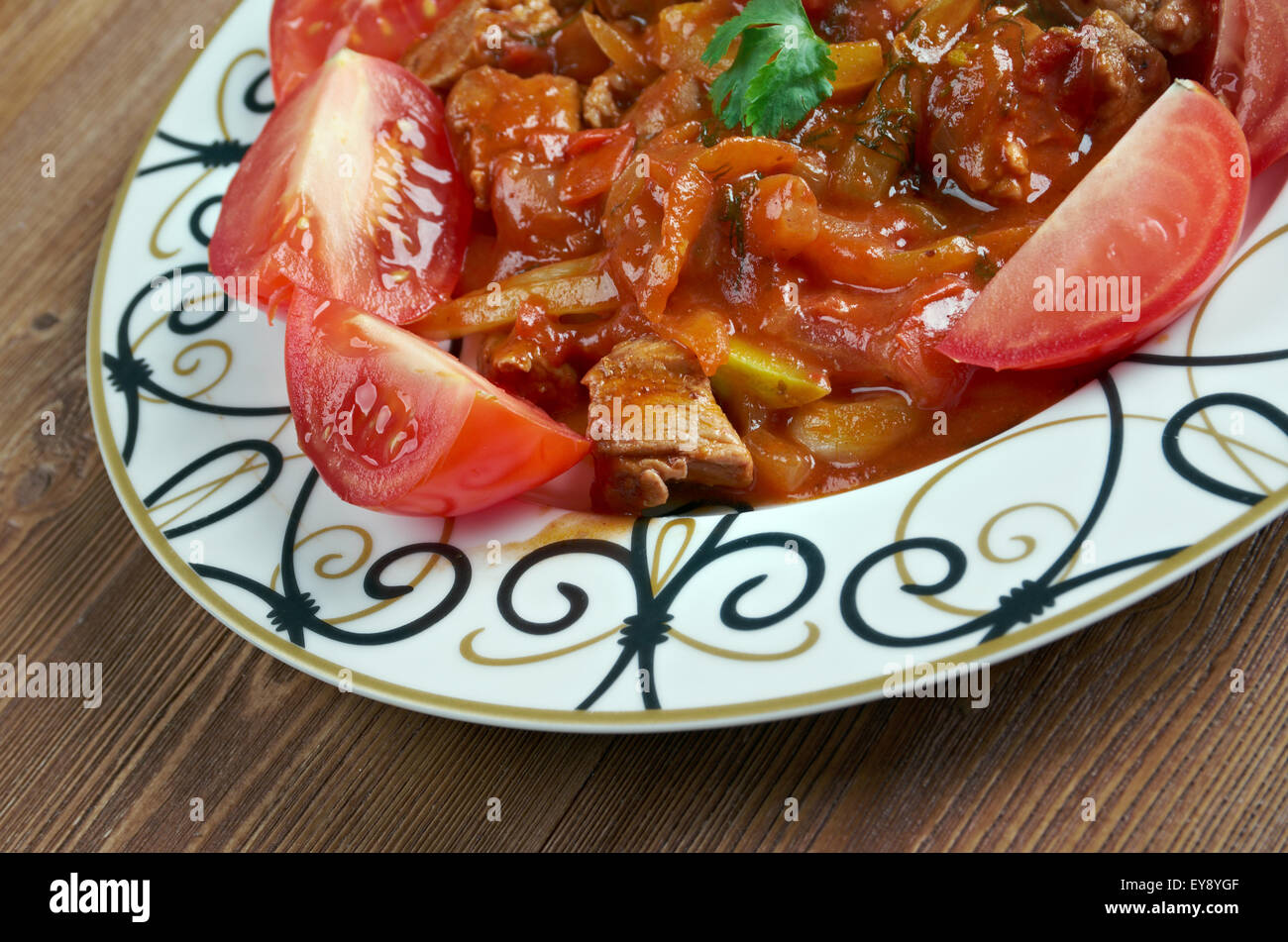 sac yemekleri Kavurma - Turkish dish of lamb and vegetables Stock Photo ...