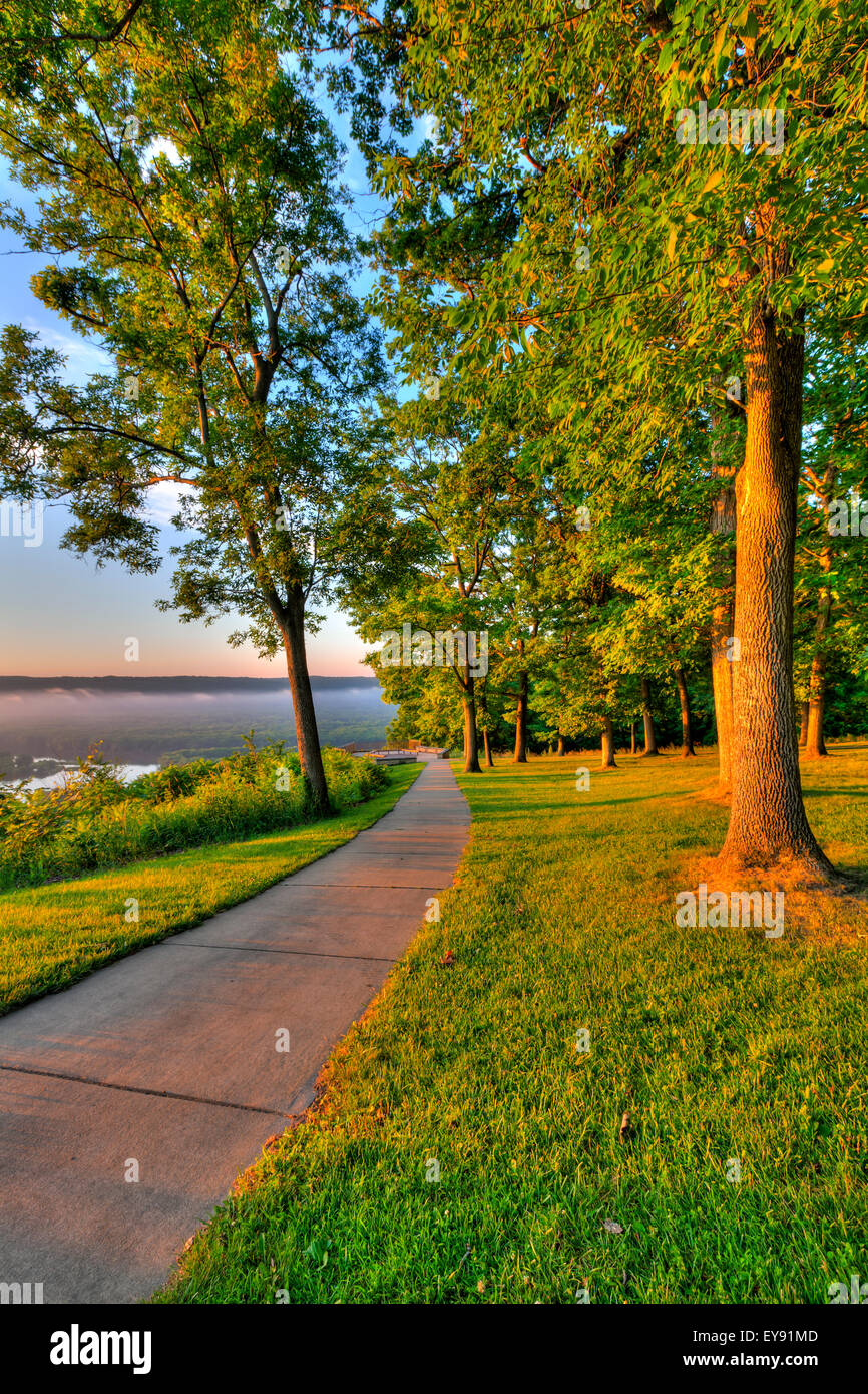 Walkway between Mississippi River viewing platforms at Pikes Peak State ...