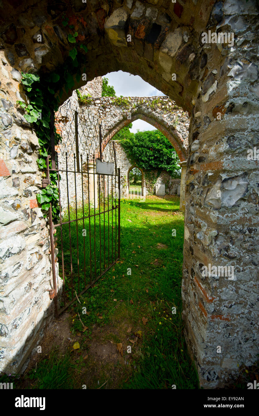 Church ruins hi-res stock photography and images - Alamy