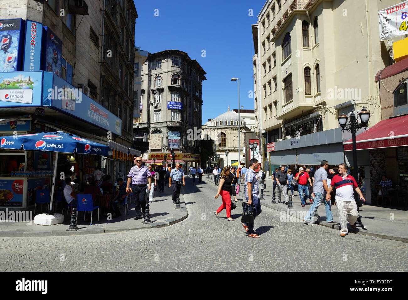 Istanbul , street view, people, crowd Stock Photo - Alamy
