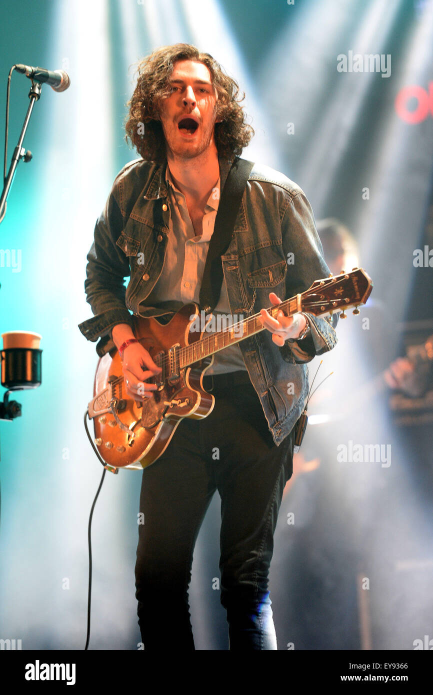 Hozier hi-res stock photography and images - Alamy