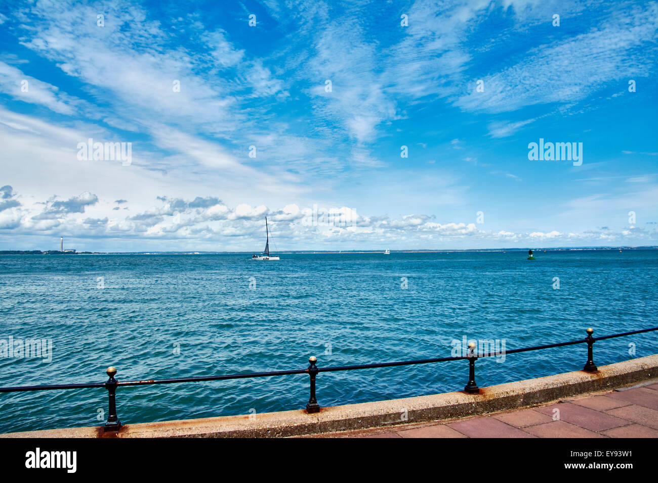 Solent sail hi-res stock photography and images - Alamy