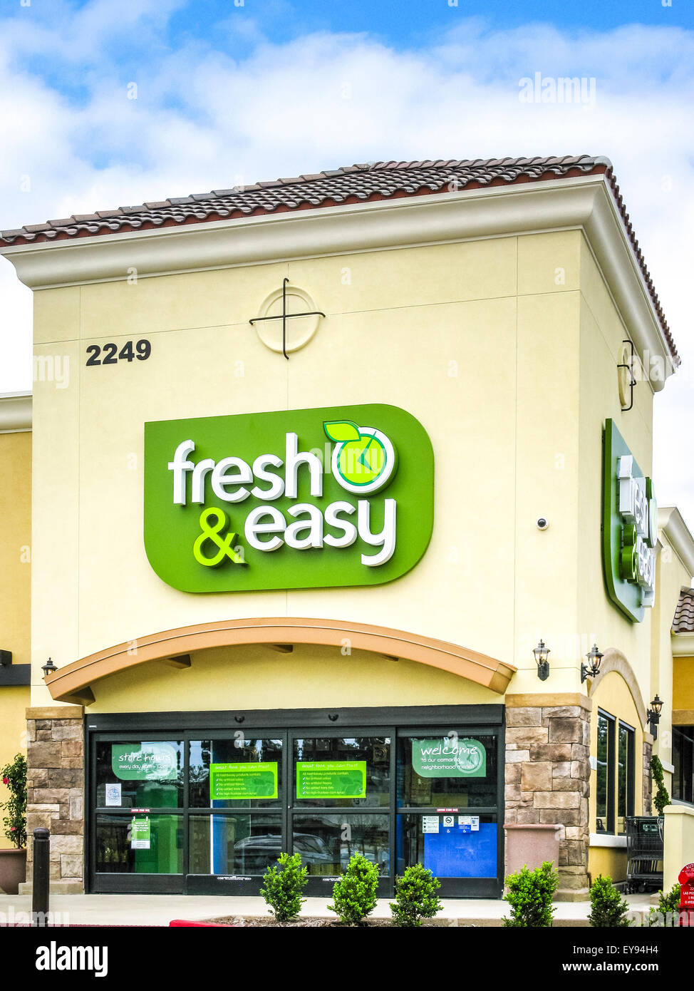 Fresh and easy storefront hi-res stock photography and images - Alamy