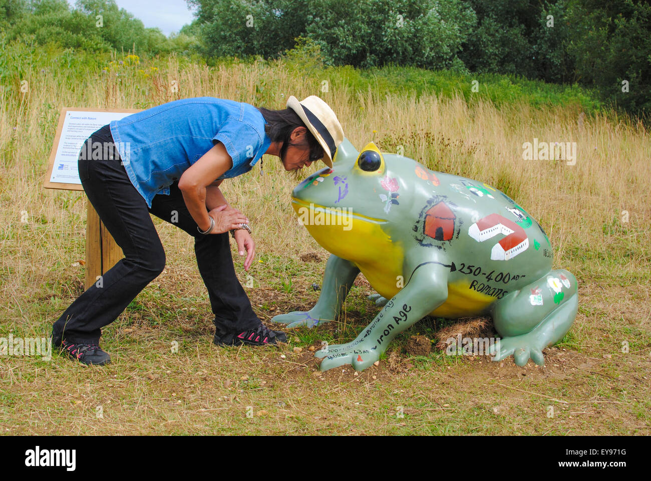 Kissing a frog hi-res stock photography and images - Alamy
