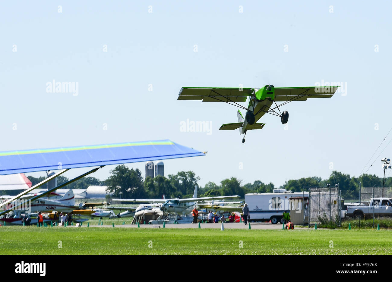 Short field takeoff hi-res stock photography and images - Alamy