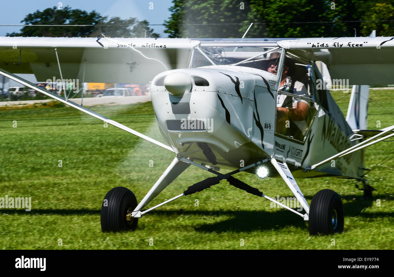 Short field takeoff hi-res stock photography and images - Alamy