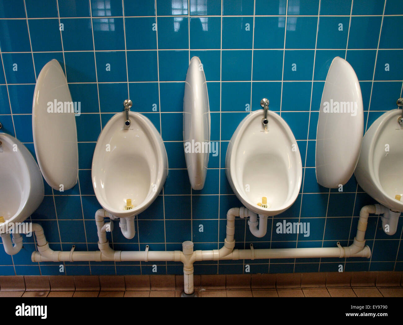 Mens public toilets hi-res stock photography and images - Alamy