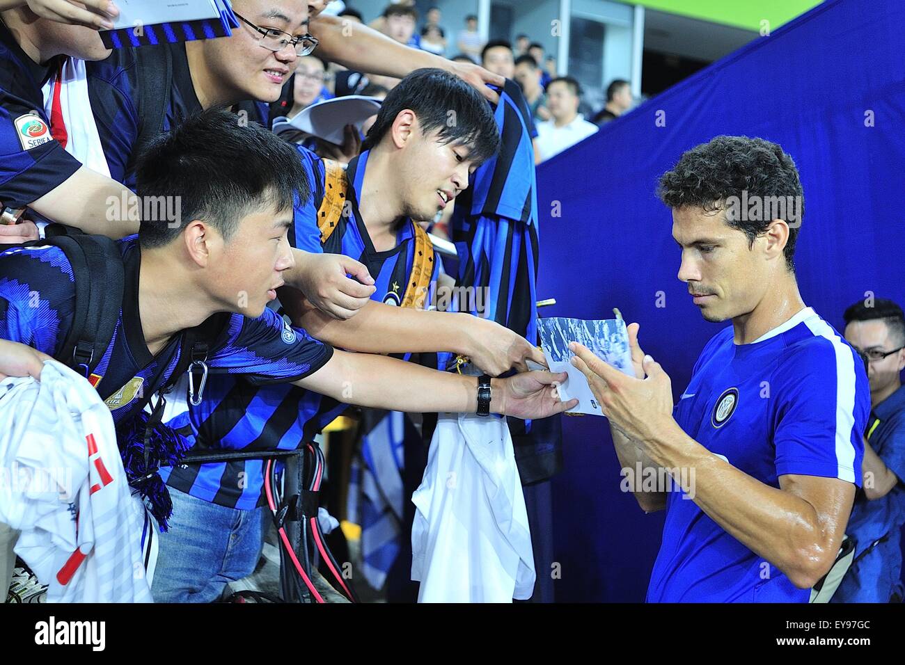 Autographing for fans hi-res stock photography and images - Alamy