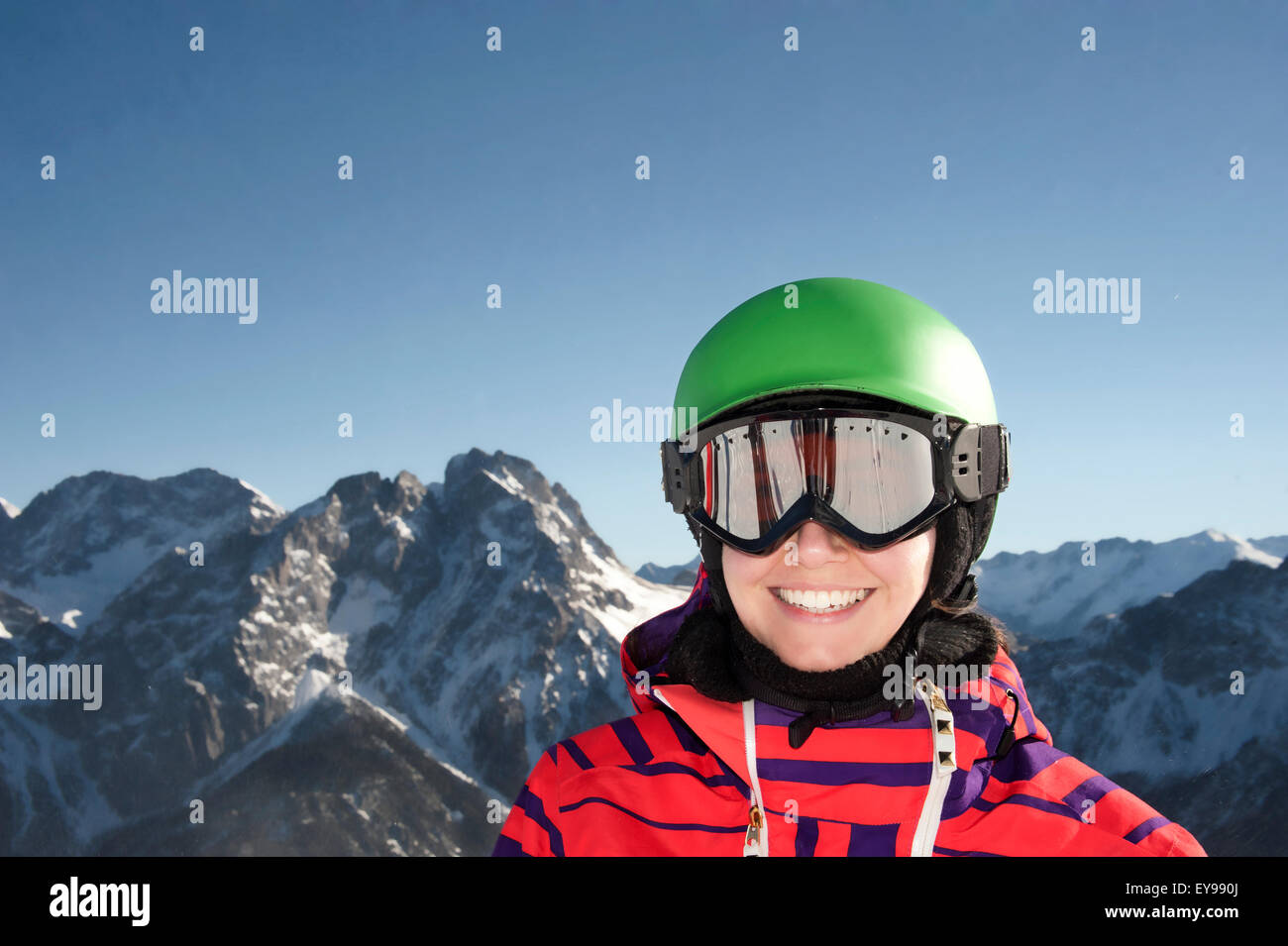 portrait of a female snowboarder Stock Photo - Alamy