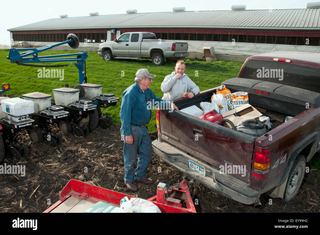 Farmers planting corn us hi-res stock photography and images - Alamy