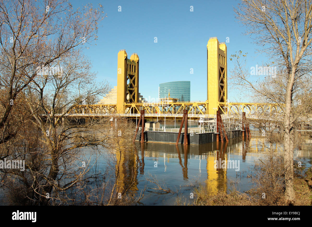 Old Sacramento famous tower bridge Stock Photo - Alamy