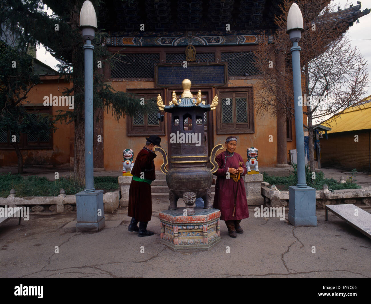 Ulaanbaatar Mongolia Gandantegchinlen Monastery Monks Stock Photo - Alamy