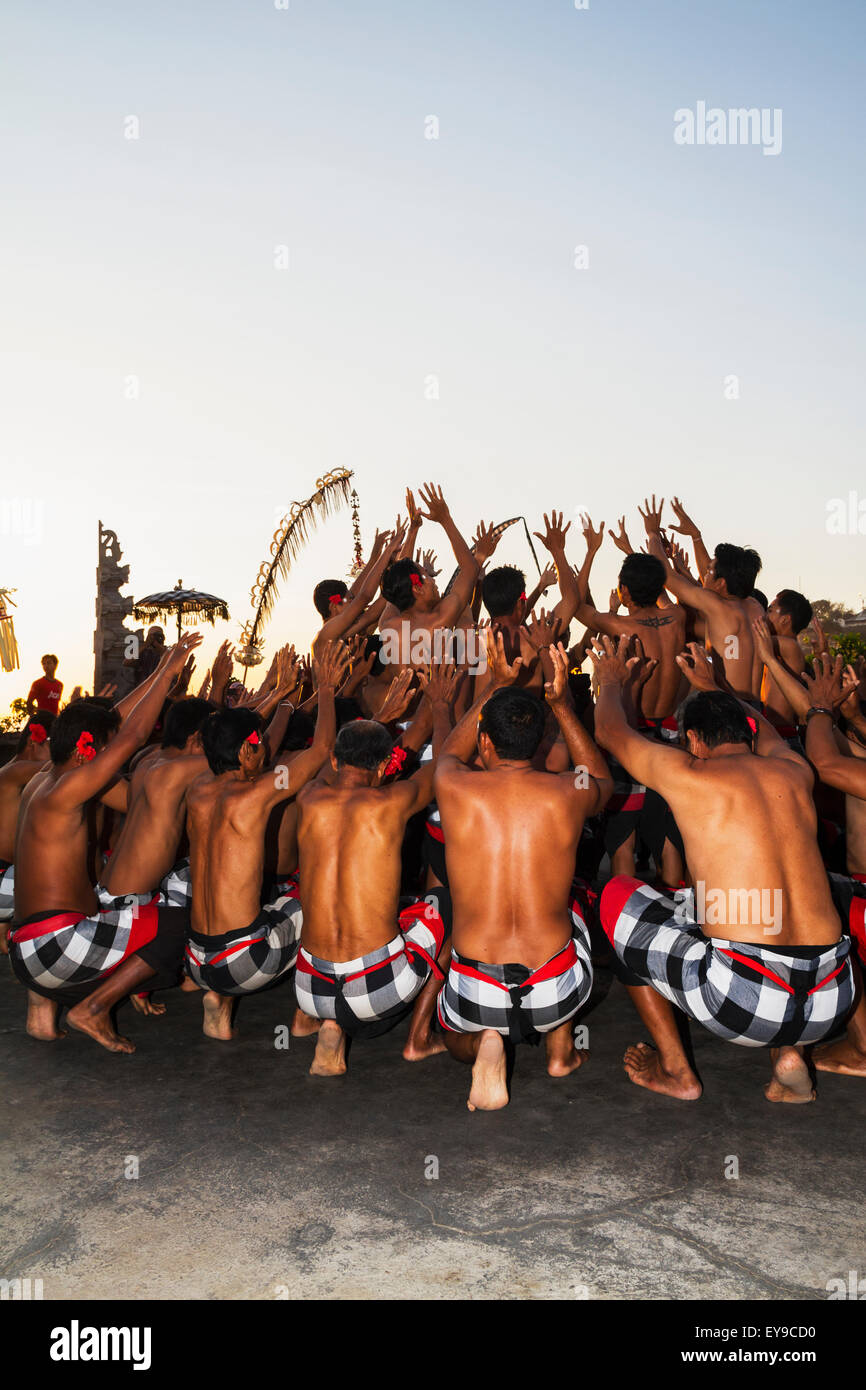 Men dancing in a circle chanting in trance during a Kecak dance ...