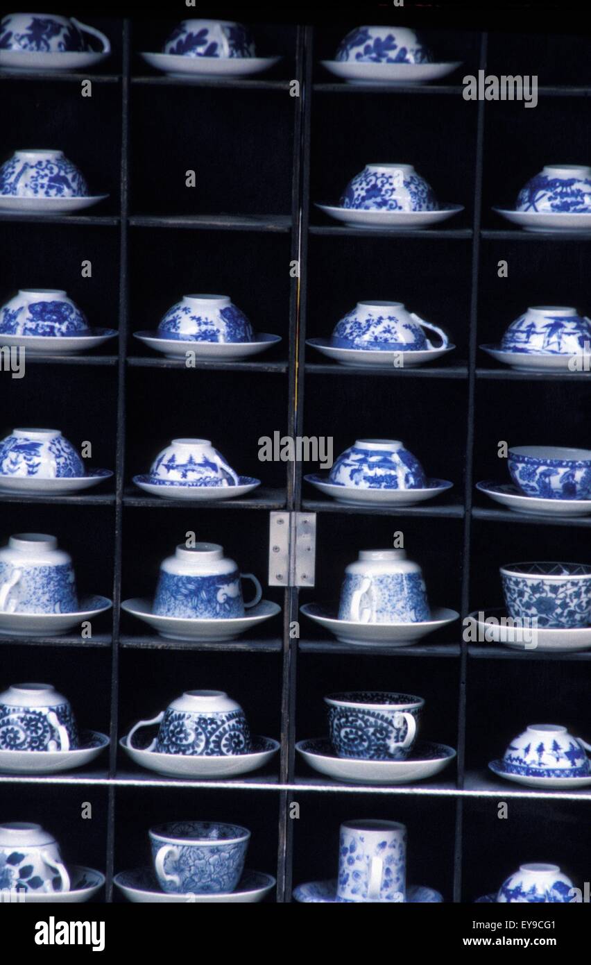 Porcelain cabinet hi-res stock photography and images - Alamy