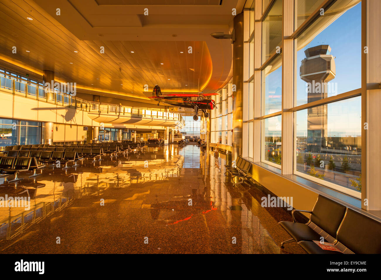 Airport control tower interior hi-res stock photography and images - Alamy
