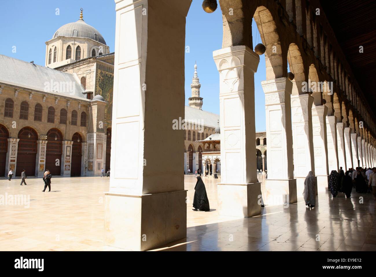 Collonade In Mosque Courtyard Stock Photo - Alamy
