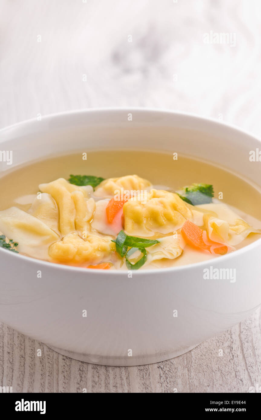 Hot chinese wonton noodles soup hi-res stock photography and images - Alamy