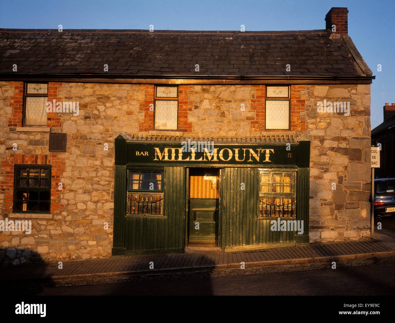 The millmount pub hi-res stock photography and images - Alamy