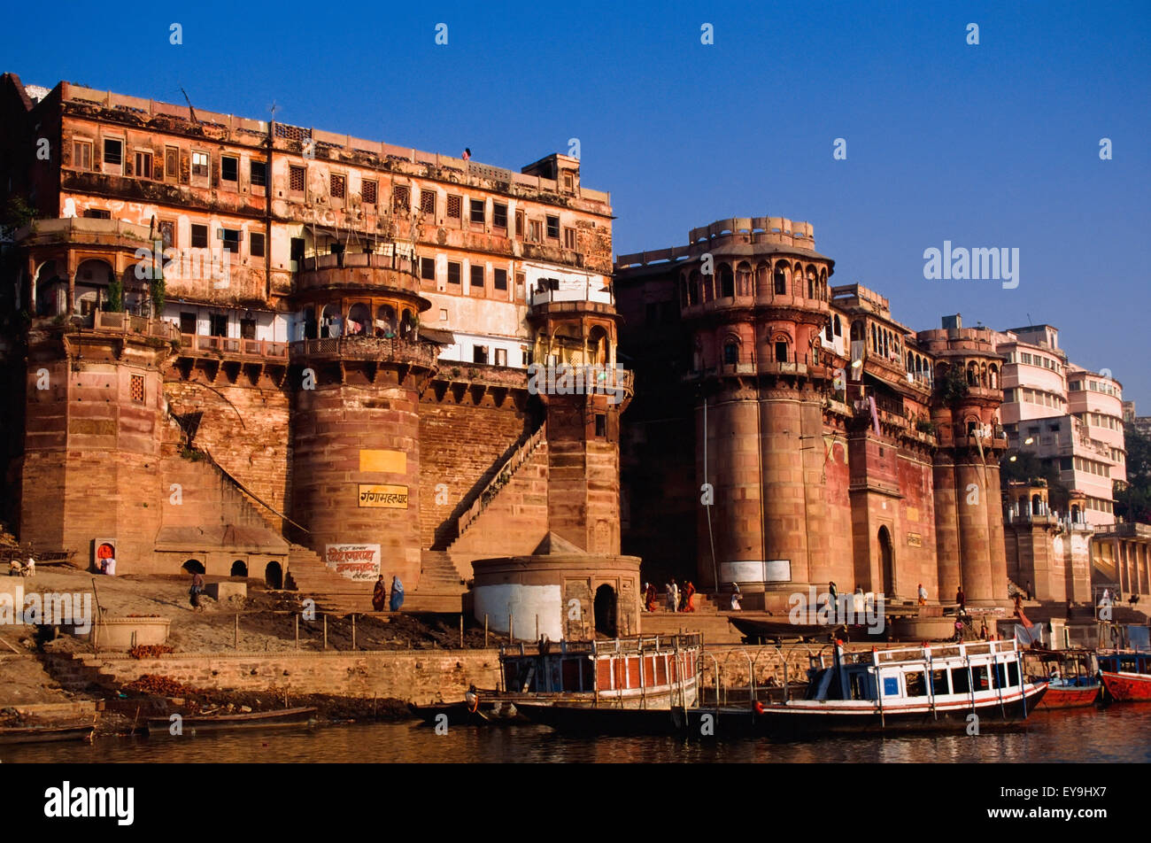 Buildings And Boats In Varanasi Stock Photo - Alamy