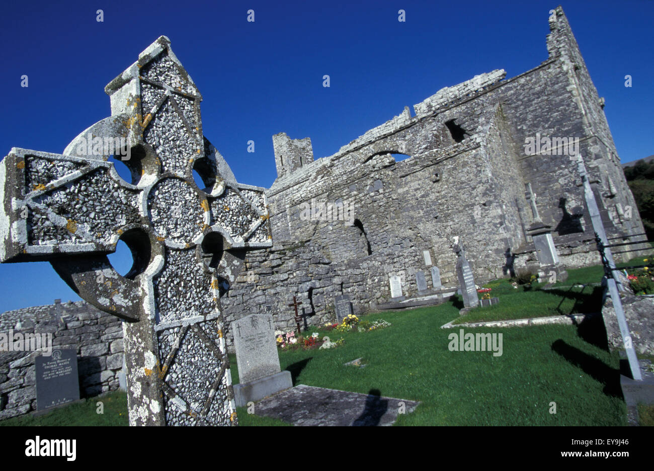 Historic Graveyard And Church Stock Photo - Alamy