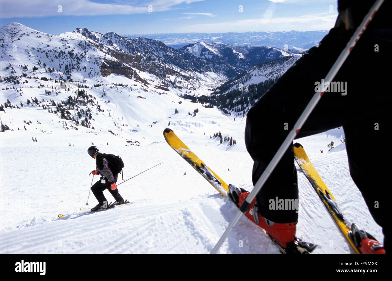 Skiiers on ski slope hi-res stock photography and images - Alamy