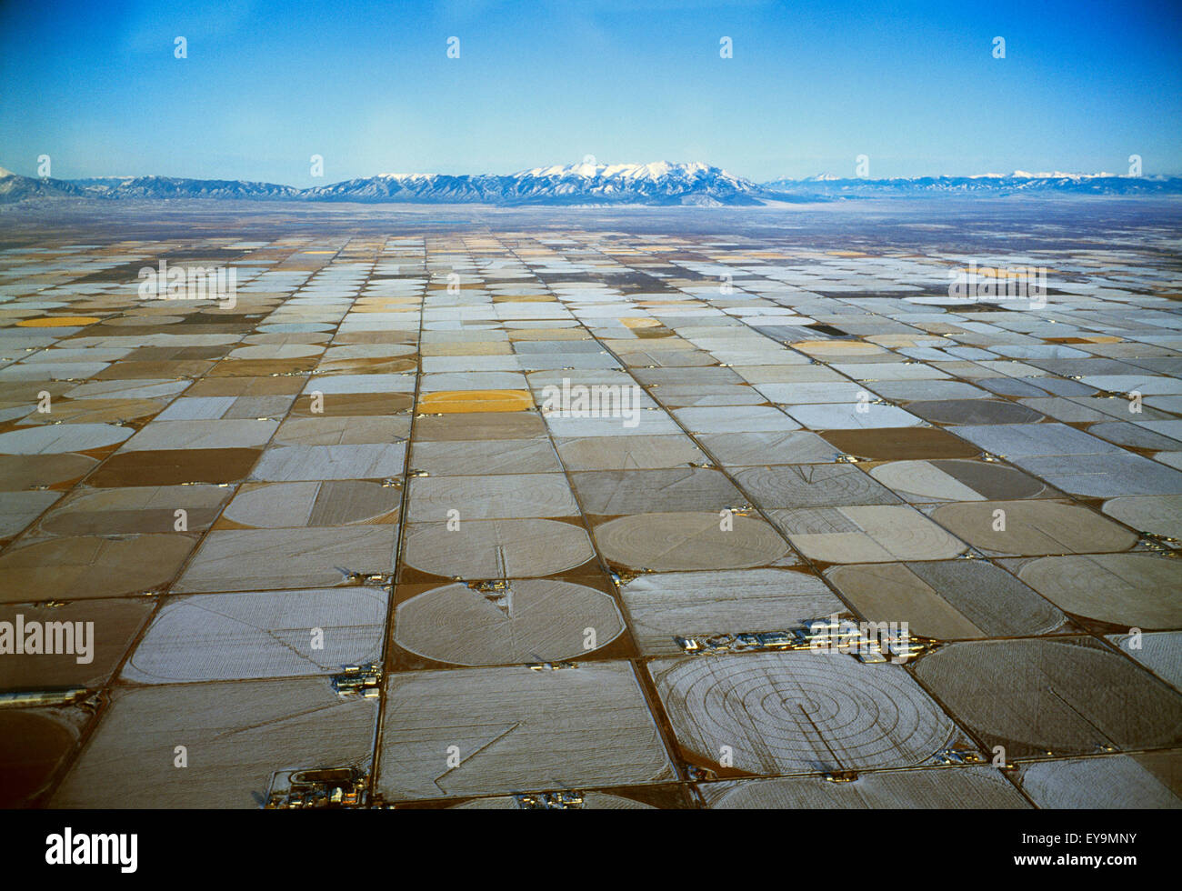 Field america aerial circle hi-res stock photography and images - Alamy