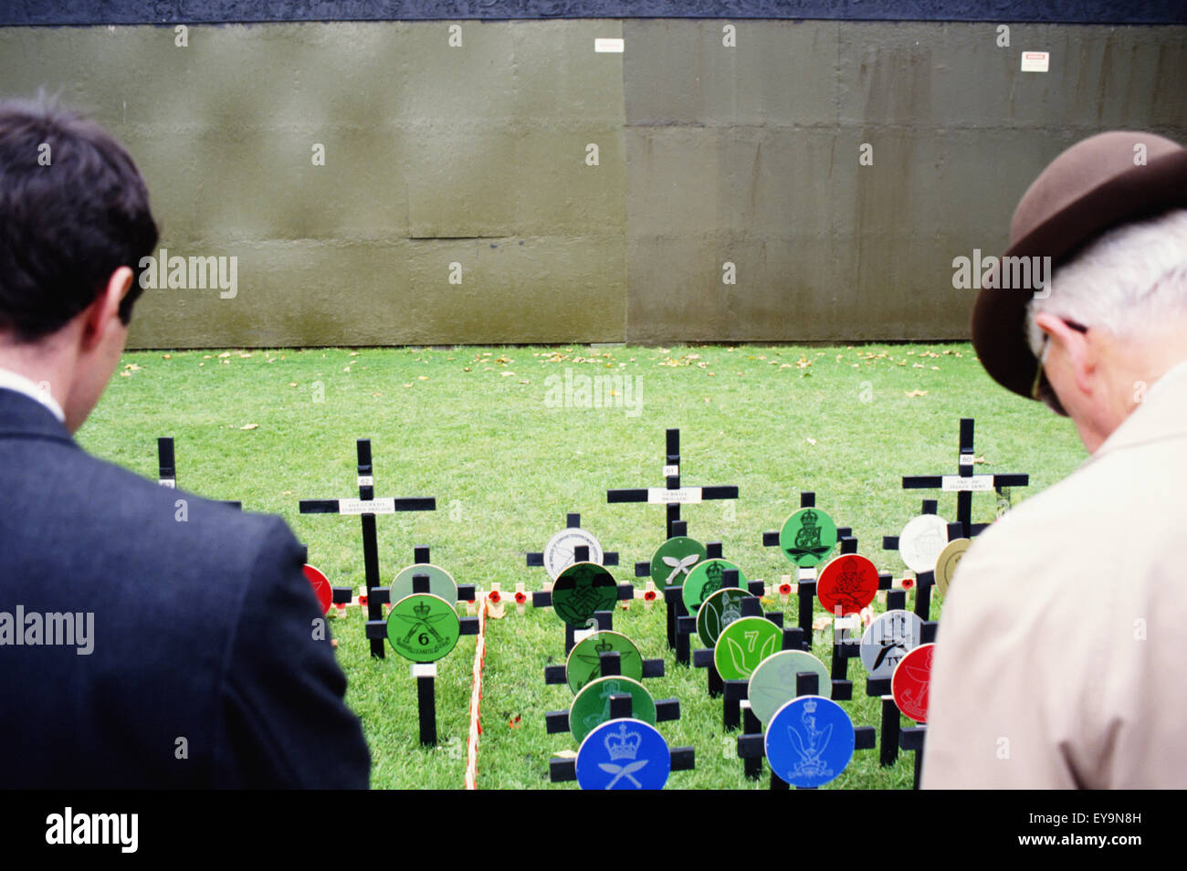 Two Men At Grave Site On Remembrance Day Stock Photo - Alamy