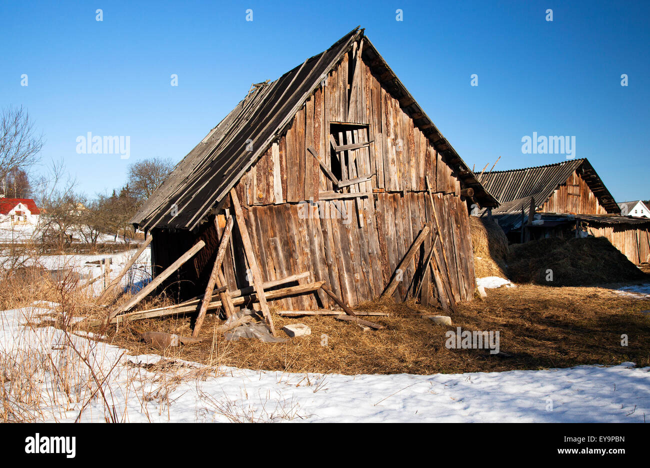 Broken down shed hi-res stock photography and images - Alamy