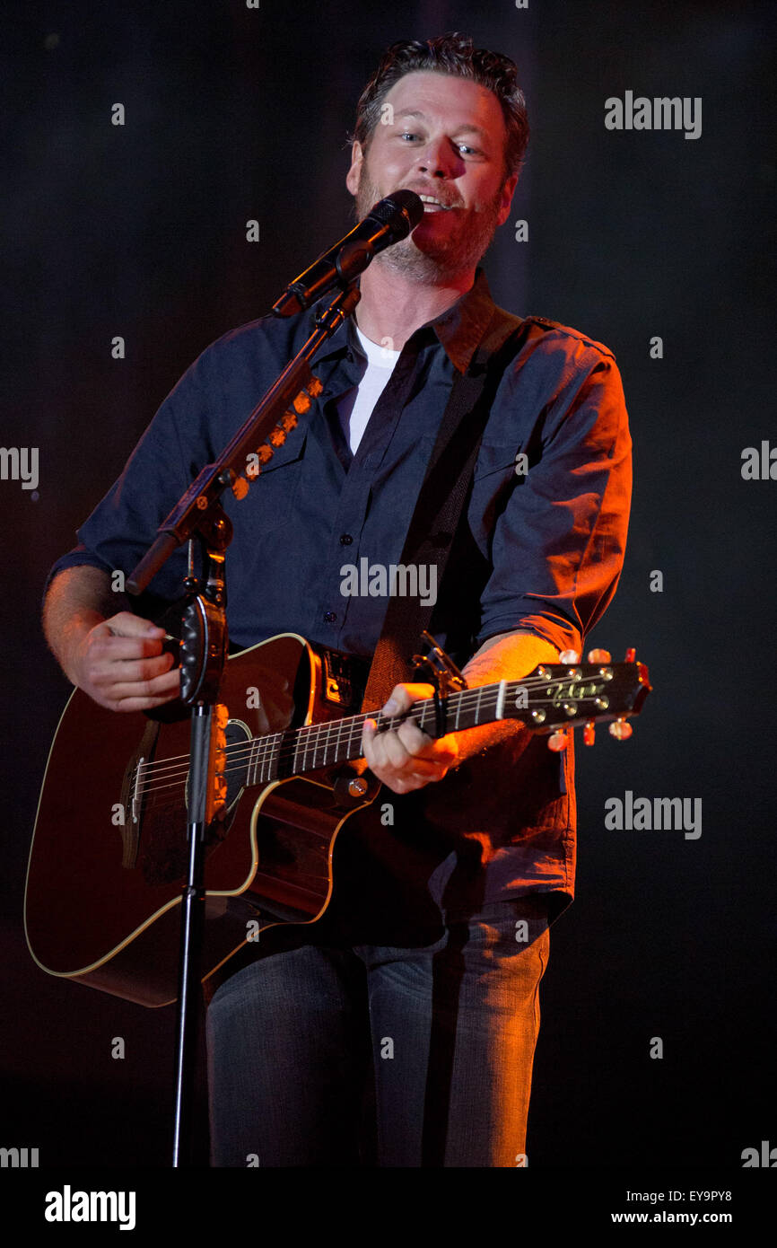 Eau Claire, Wisconsin, USA. 24th July, 2015. Country musician BLAKE ...