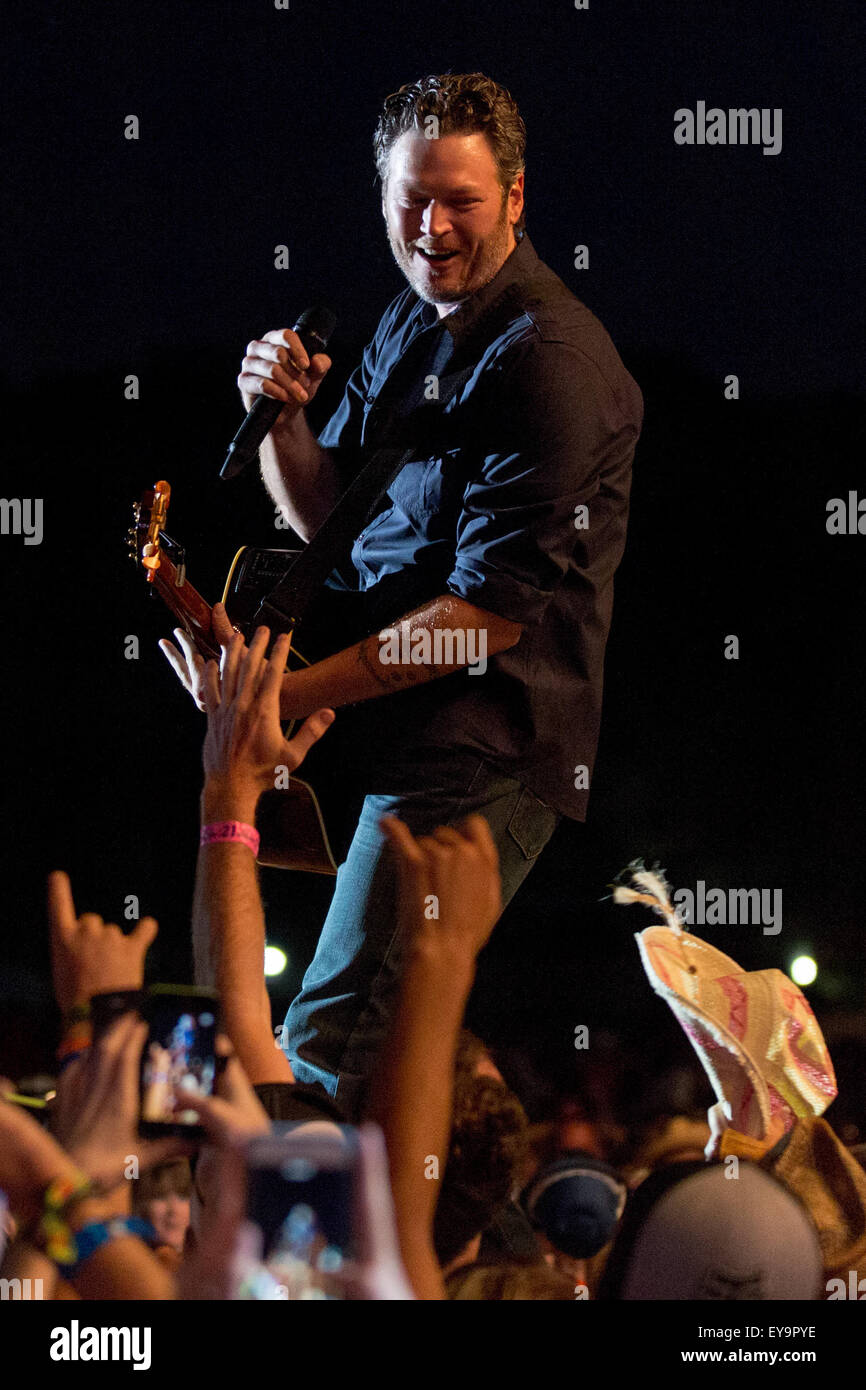 Eau Claire, Wisconsin, USA. 24th July, 2015. Country musician BLAKE ...