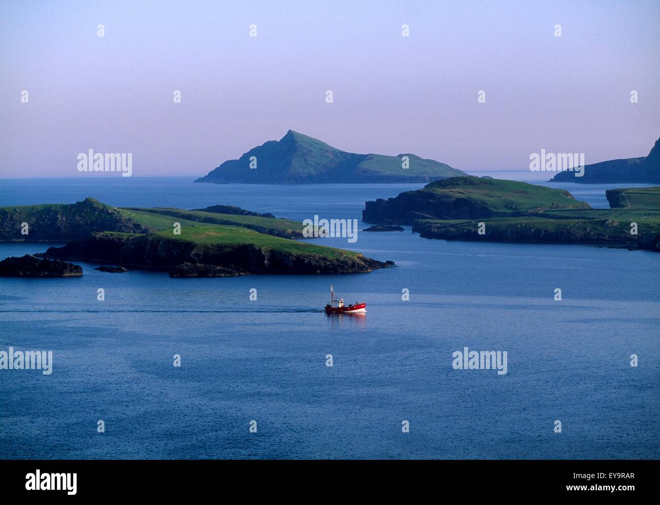 Blasket islands boat hi-res stock photography and images - Alamy