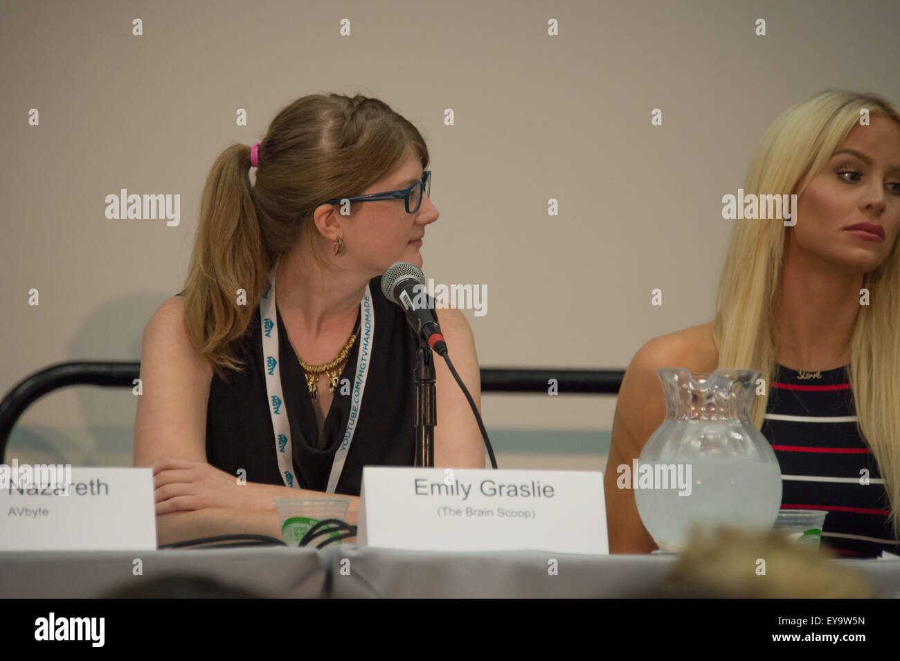 Emily graslie hi-res stock photography and images - Alamy