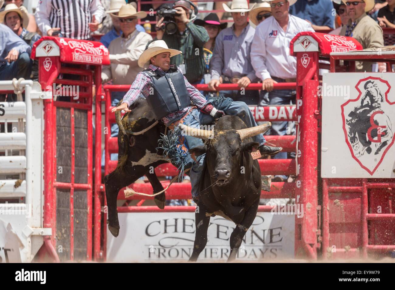 Cheyenne, Wyoming, USA. 24th July, 2015. Bull rider Kody DeShon is ...