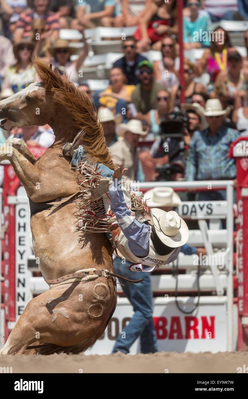 Cheyenne, Wyoming, USA. 24th July, 2015. Bareback rider Winn Ratliff ...