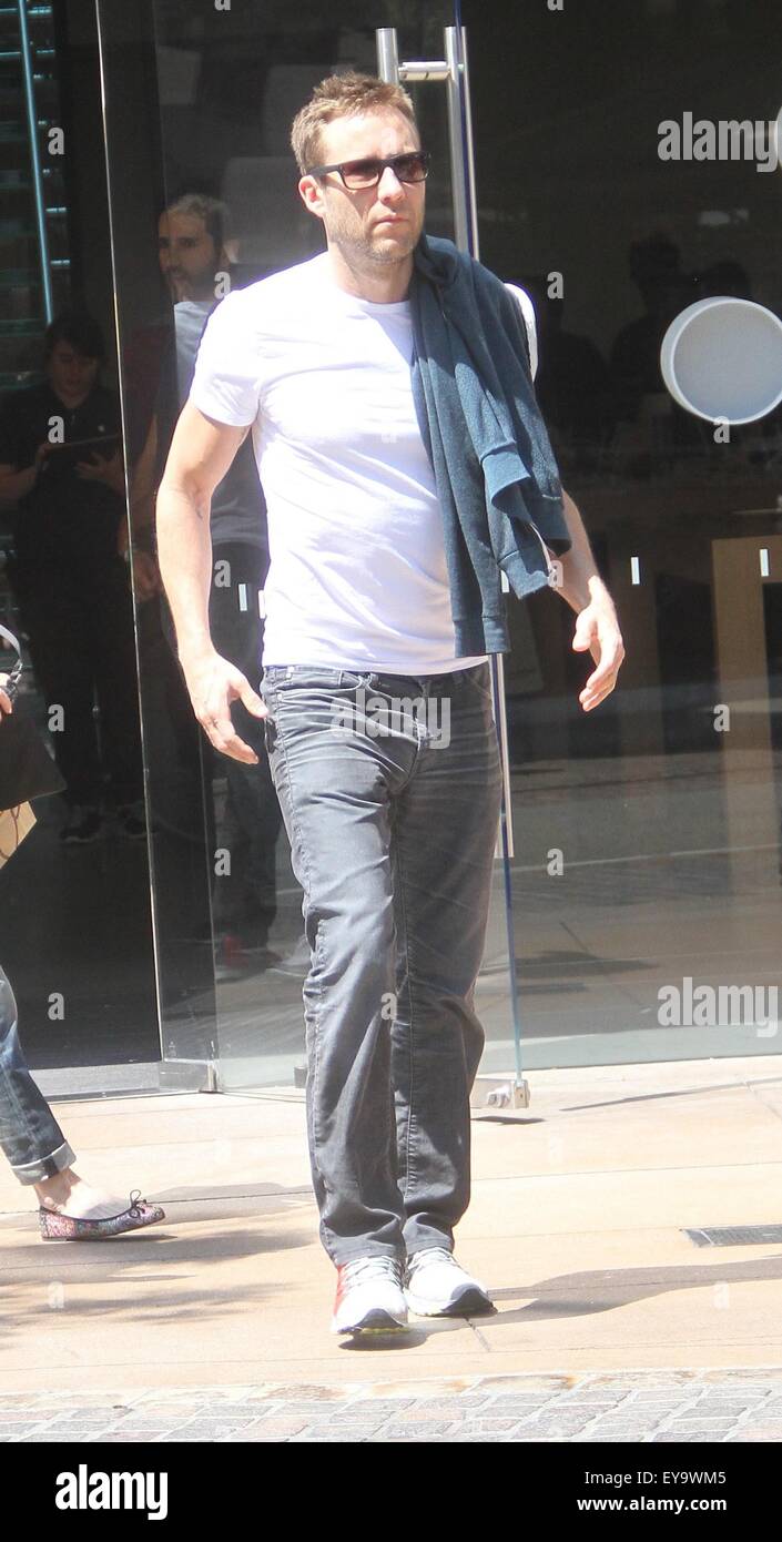 Michael Rosenbaum goes shopping at The Grove in Hollywood Featuring ...