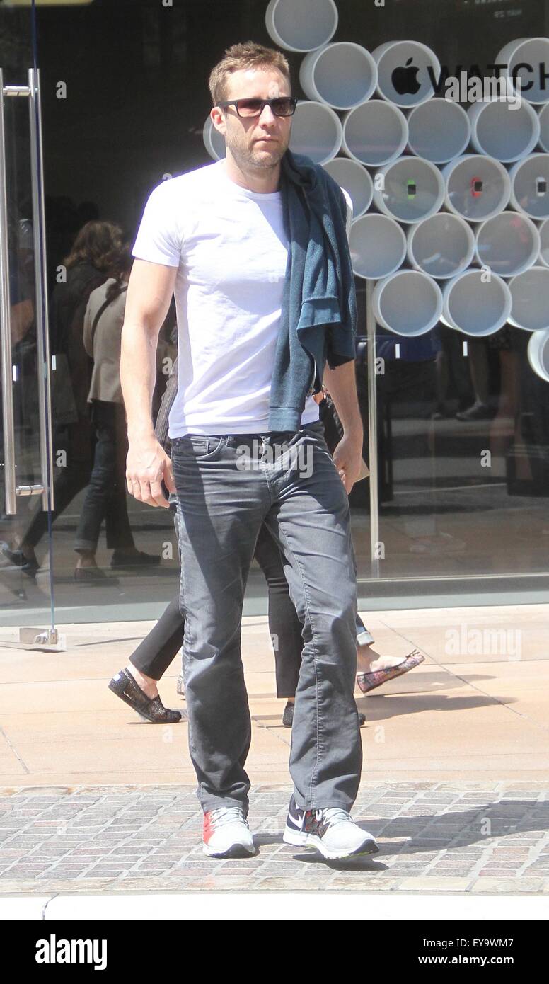 Michael Rosenbaum goes shopping at The Grove in Hollywood Featuring ...