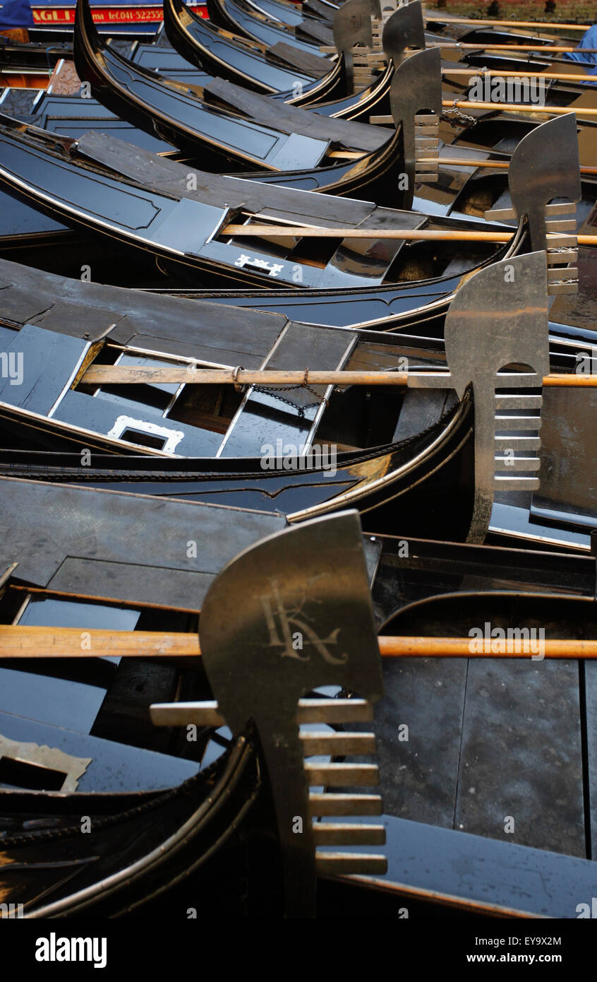 Large group of gondolas hi-res stock photography and images - Alamy