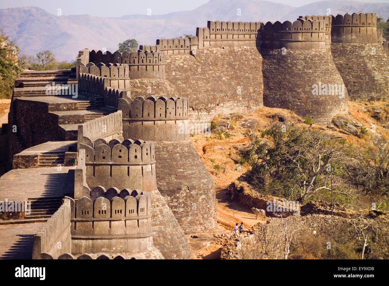 Kumbhalgarh fort and mountains hi-res stock photography and images - Alamy
