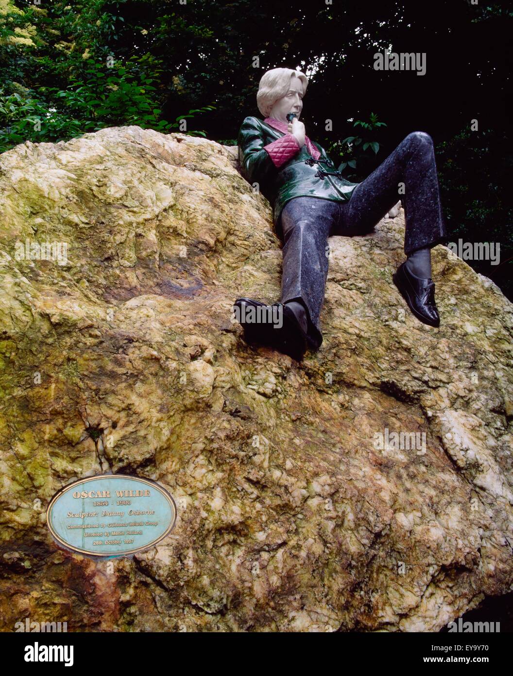 Merrion Square, Dublin, Co Dublin, Ireland; Oscar Wilde Statue By Danny ... Merrion Square, Dublin, Co Dublin, Ireland; Oscar Wilde Statue By Danny ...