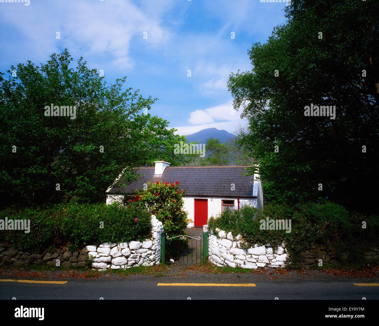 Leenane ireland road hi-res stock photography and images - Alamy