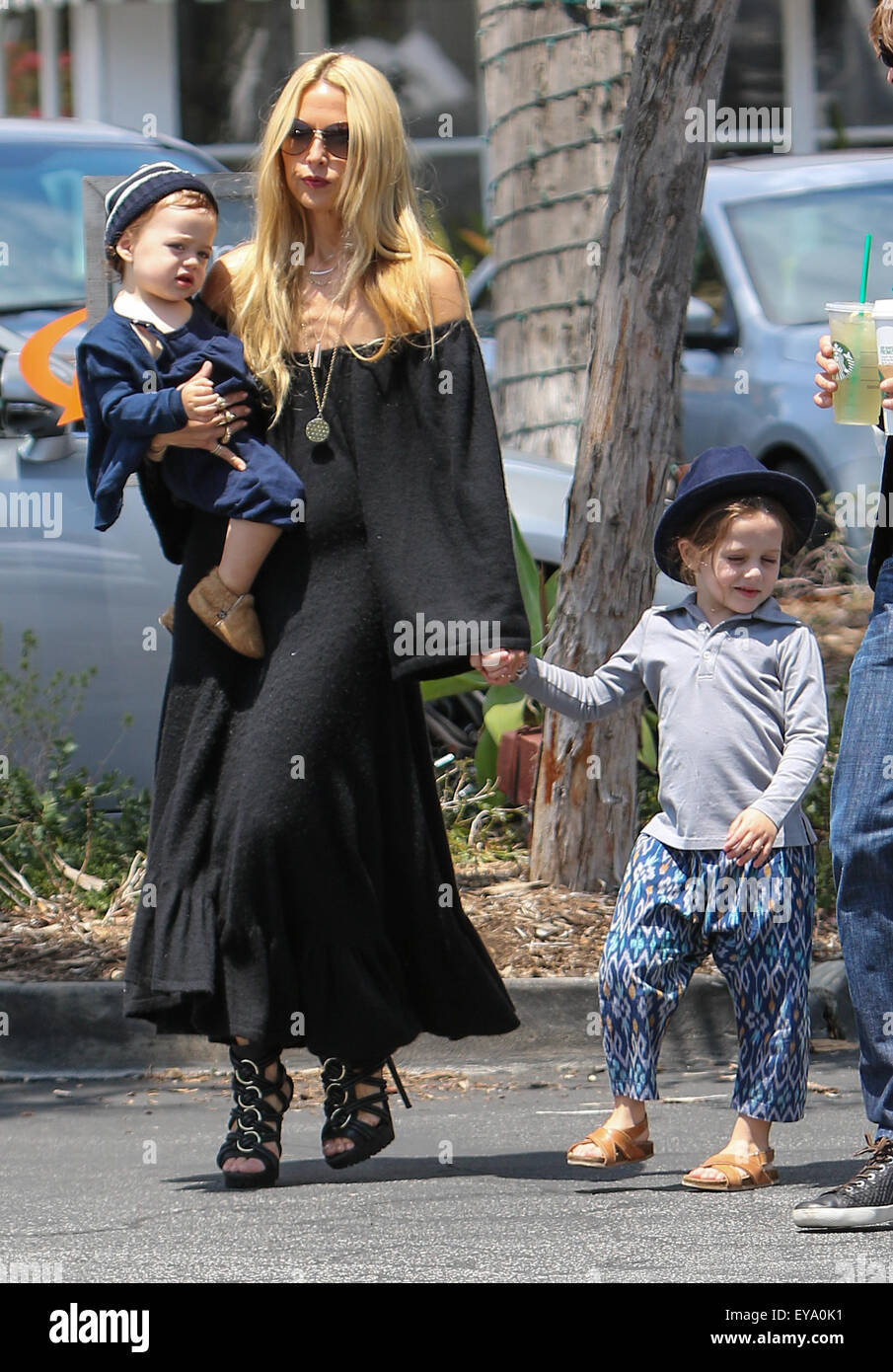 Rachel Zoe visits a Starbucks with her husband Rodger Berman and their ...