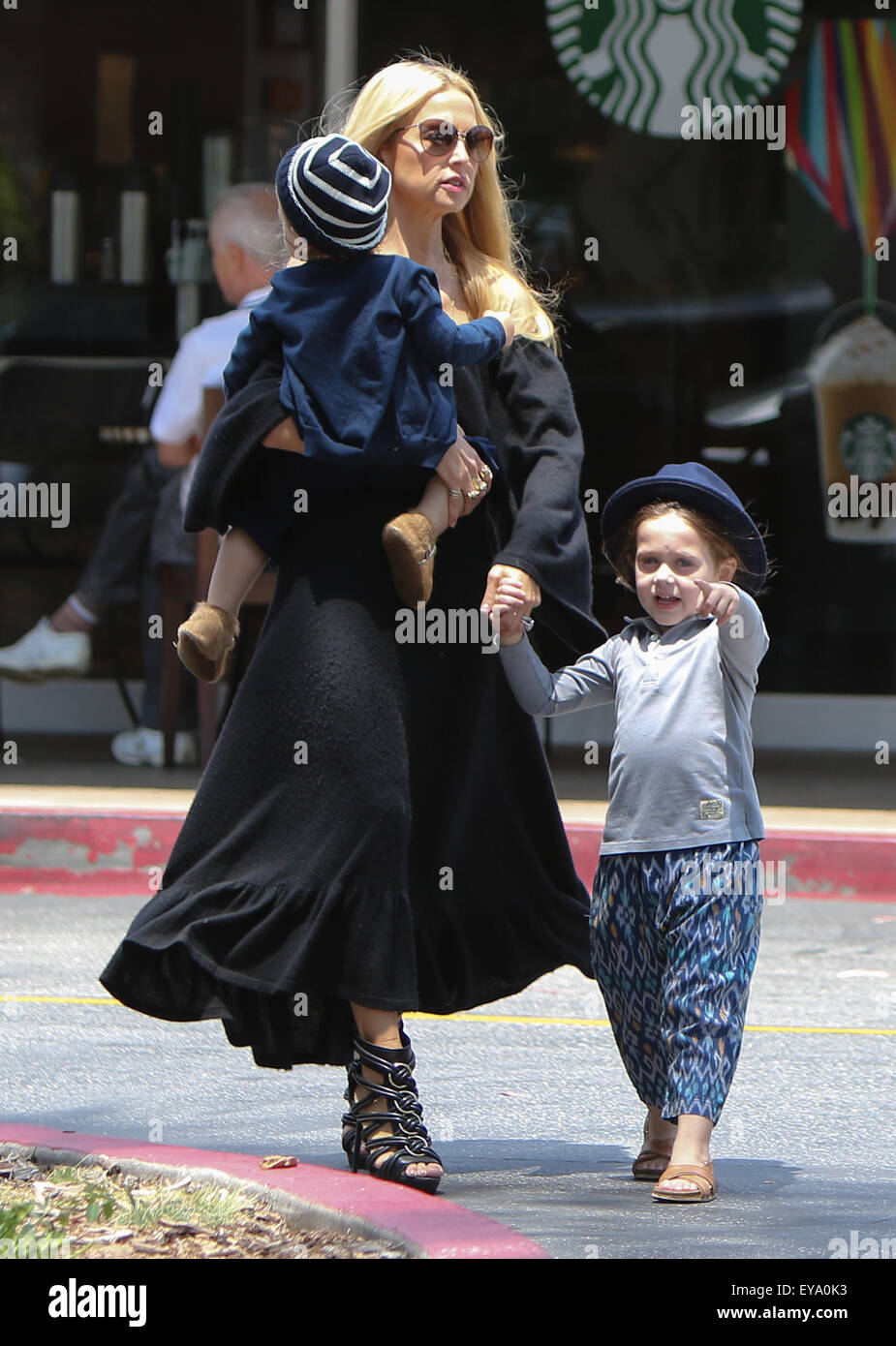 Rachel Zoe visits a Starbucks with her husband Rodger Berman and their ...