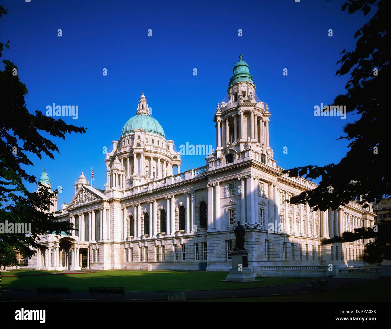 Belfast city hall with clear blue sky hi-res stock photography and ...
