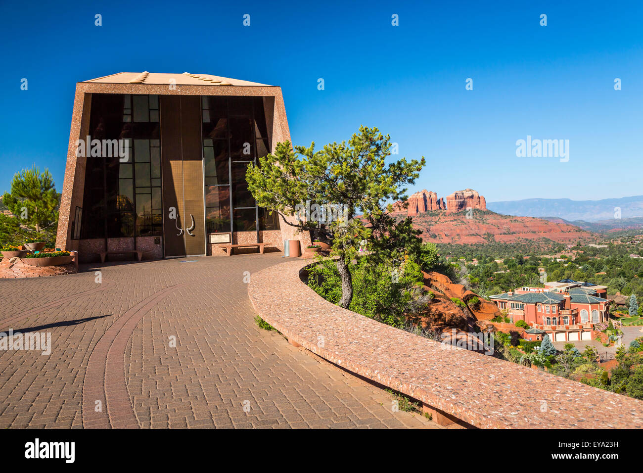 The Roman Catholic Chapel of the Cross in the red buttes of Sedona ...