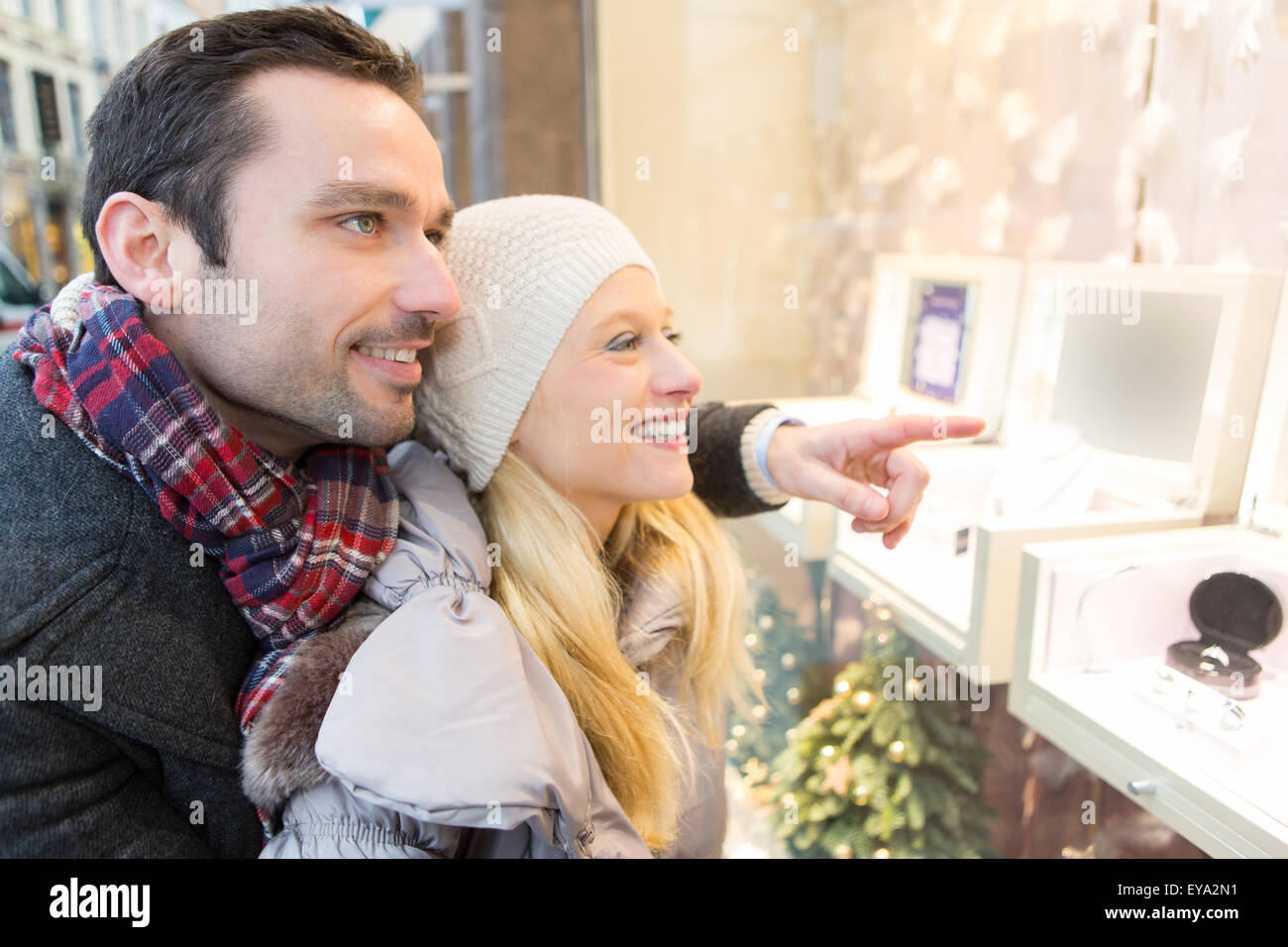 Couple doing window shopping hi-res stock photography and images - Alamy