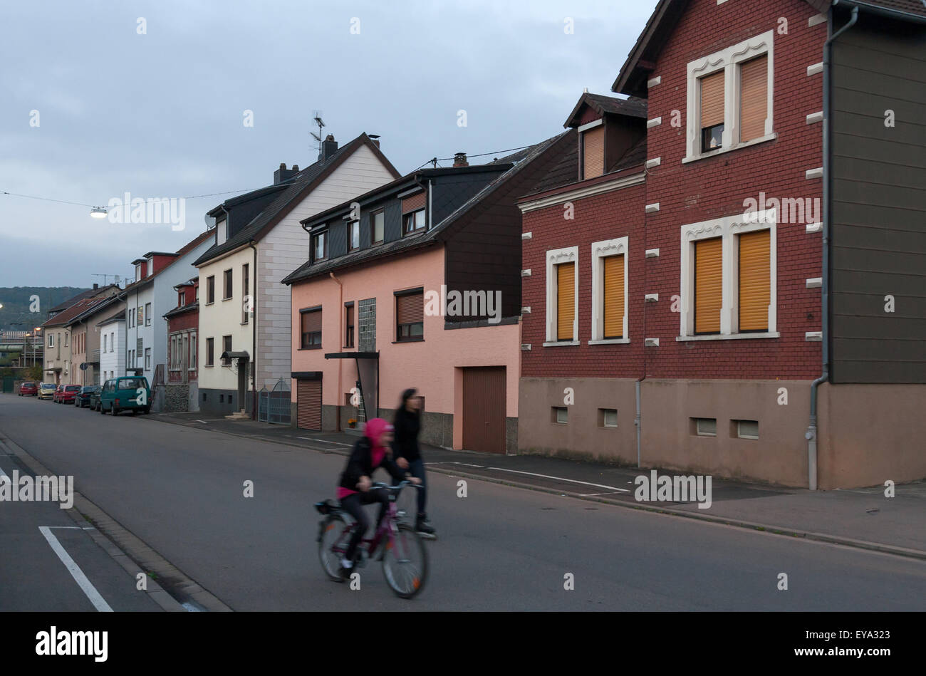 Neighborhood in the evening hi-res stock photography and images - Alamy