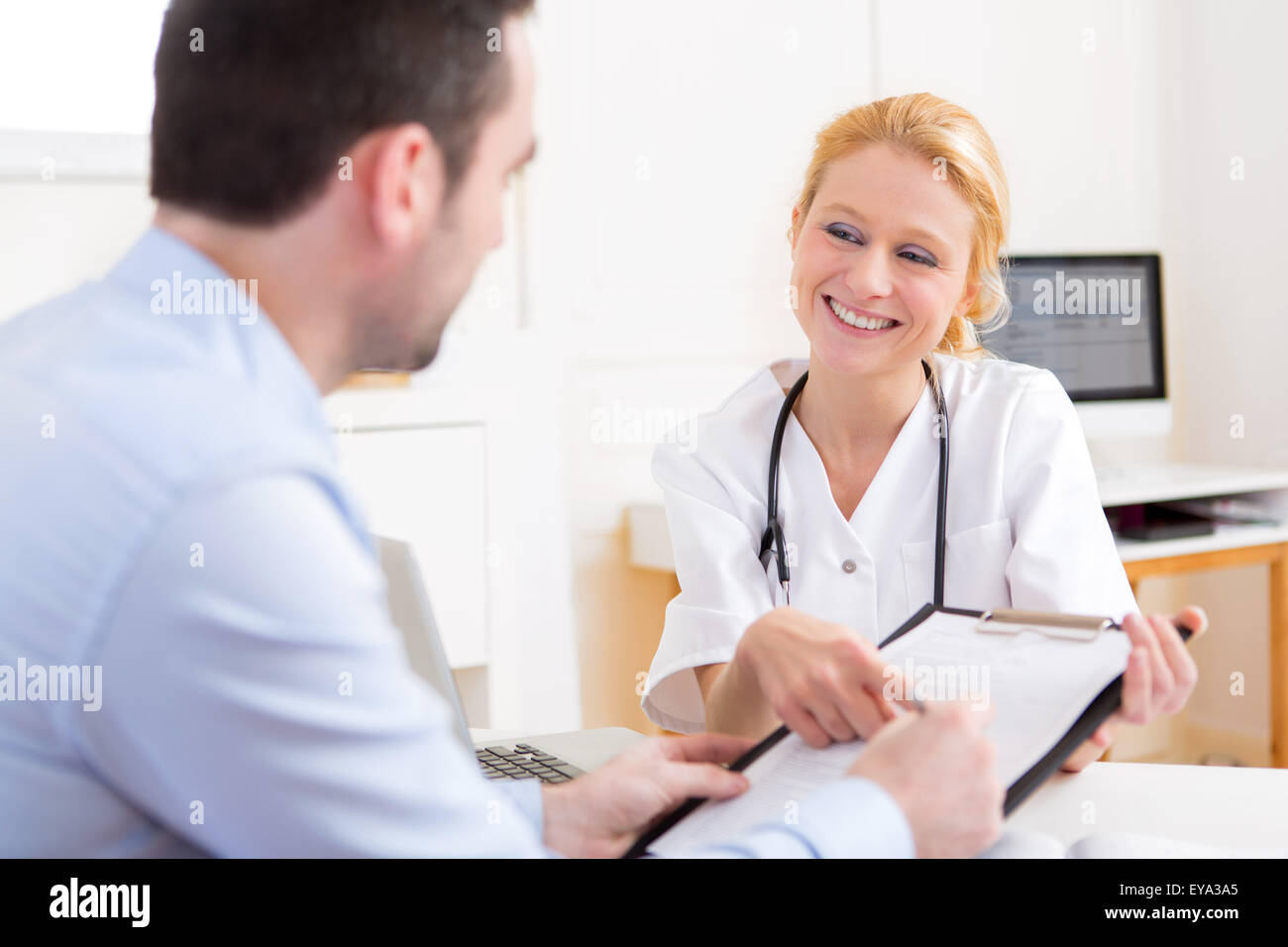 Doctor patient patient signing medical hi-res stock photography and ...