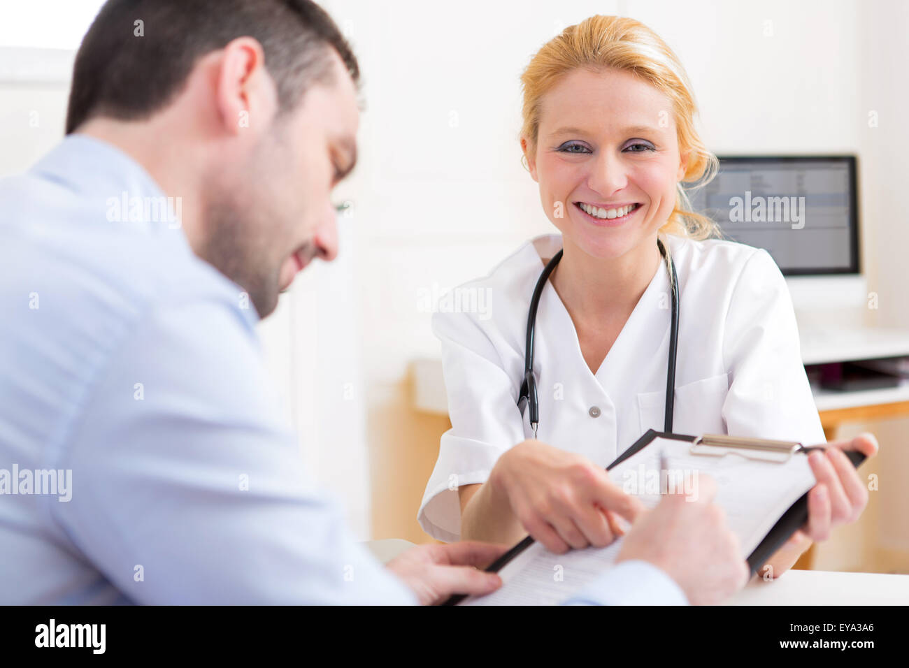 Doctor patient patient signing medical hi-res stock photography and ...