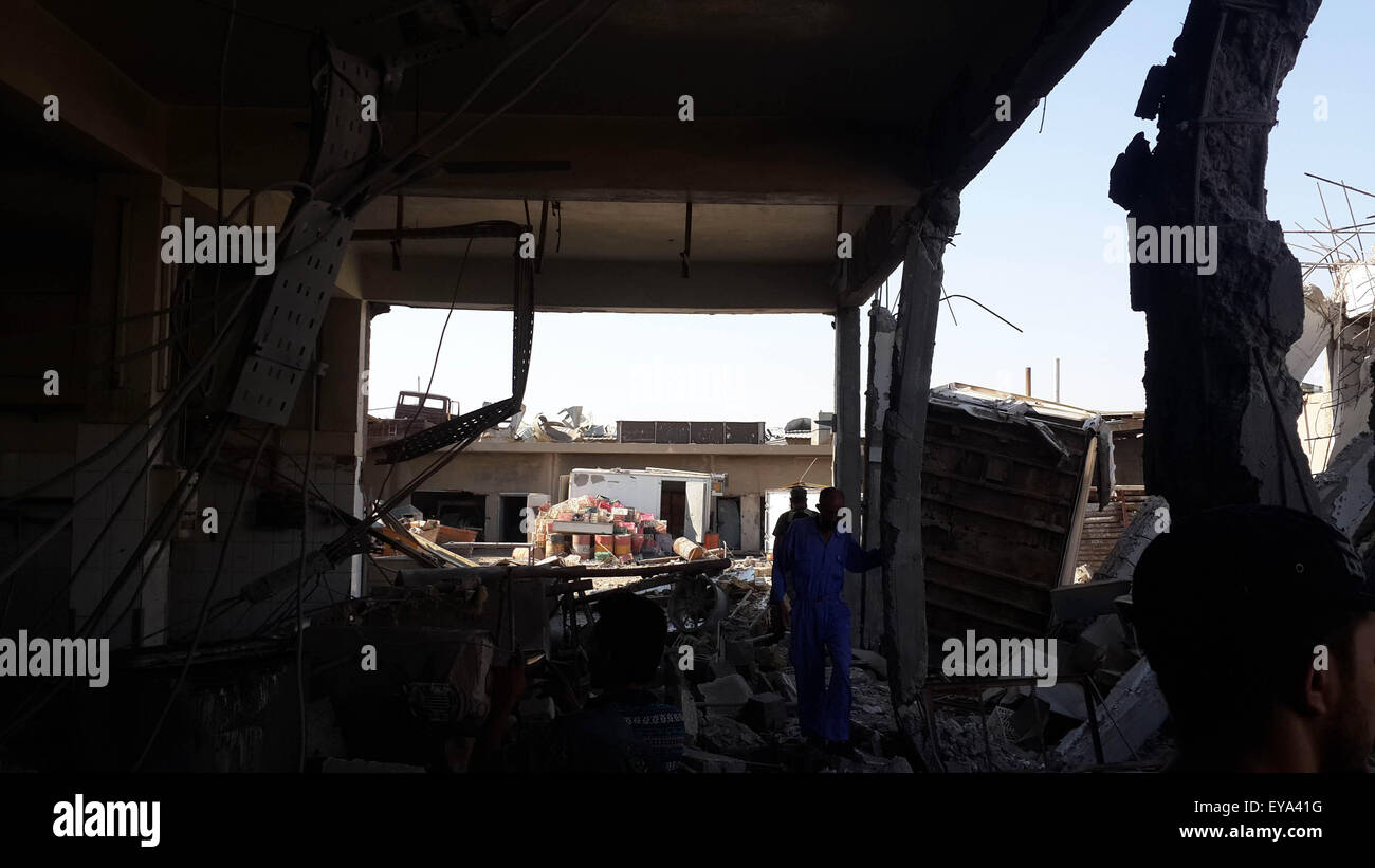 Fallujah, Iraq. 25th July, 2015. Two men stand by at a destroyed ...